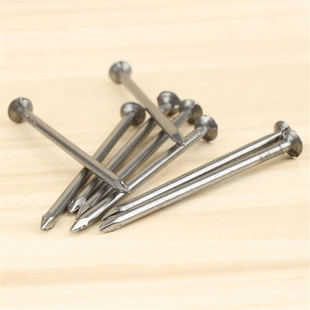 Clavos para concreto y madera | Fijación fuerte y precisa — Carpintec